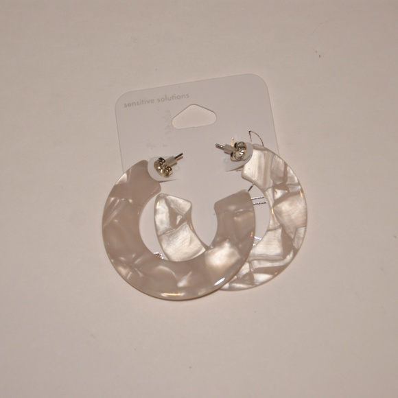 Icing | Jewelry | New Silver 5mm Resin Hoop Earrings White Nwt | Poshmark